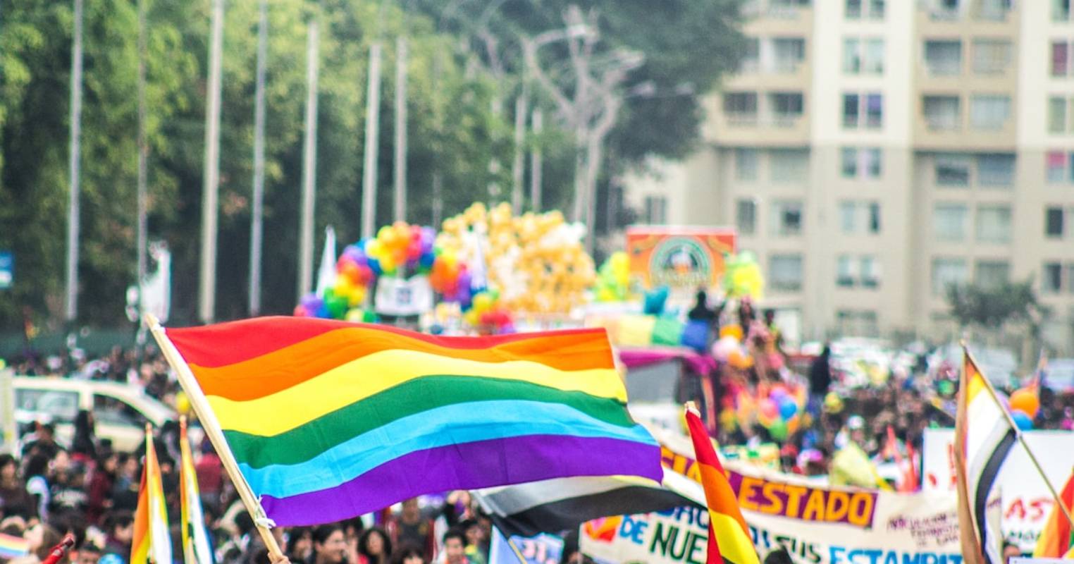 Madre denuncia ataques homófobos contra su hijo que el profesor ...
